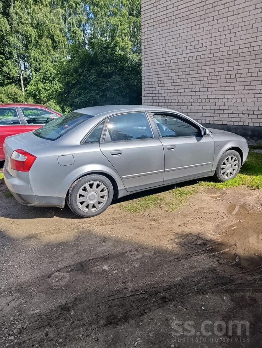 Pelēks Audi A4 2004 Madona, ar dzinēja tilpumu 2.50 L un nobraukumu 343 tūkst. km par 2200 €, foto 5 vietnē AUTOMOTO.COM.LV