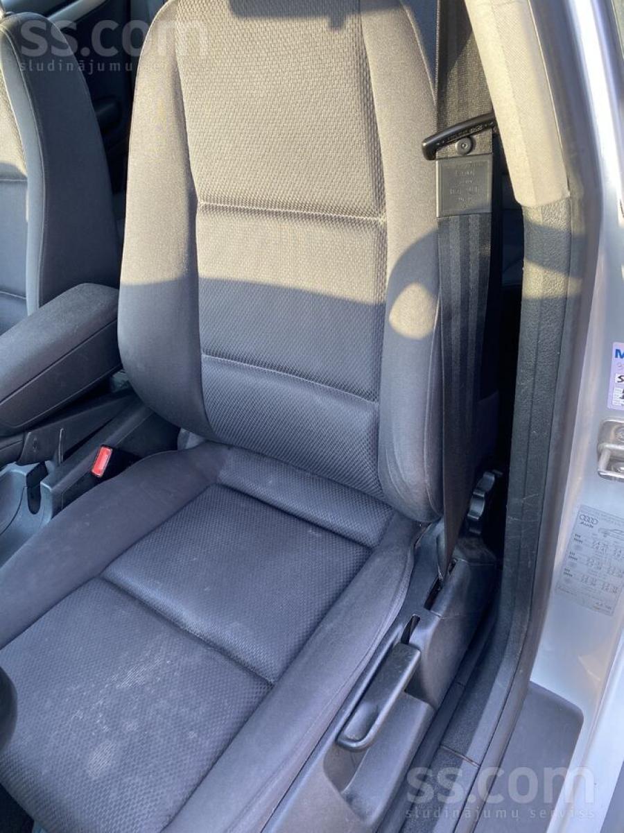 Grey Audi A4 2004 in Riga, with an engine capacity of 2.00 L and mileage of 340 thousand km for 1550 €, photo 10 on AUTOMOTO.COM.LV