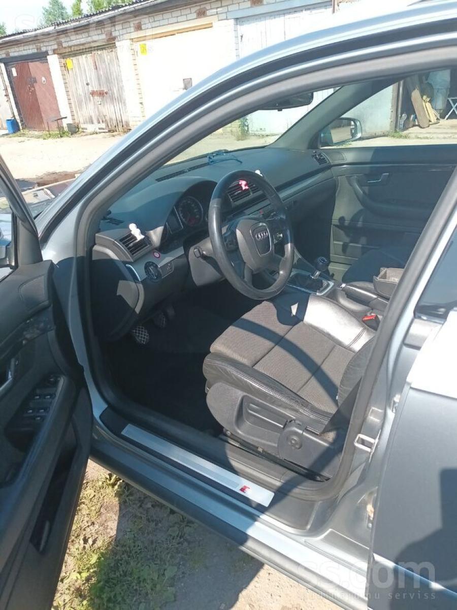 Pelēks Audi A4 2004 Jelgava, ar dzinēja tilpumu 2.50 L un nobraukumu 325 tūkst. km par 2700 €, foto 3 vietnē AUTOMOTO.COM.LV