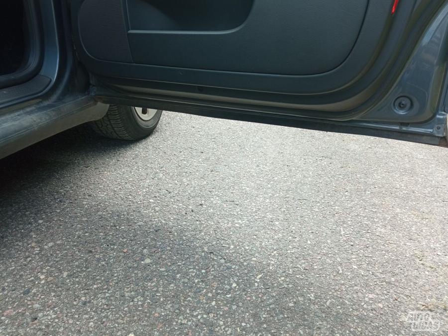 Grey Audi A4 2004 in Vilnius, with an engine capacity of 1.90 L and mileage of 242 thousand km for 1690 €, photo 16 on AUTOMOTO.COM.LV