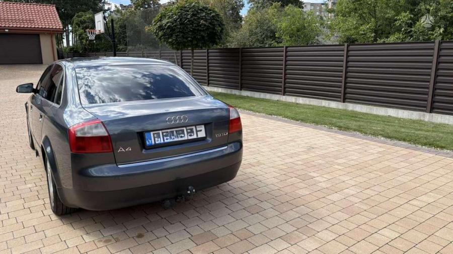 Pelēks Audi A4 2004 Kauņa, ar dzinēja tilpumu 1.90 L un nobraukumu 393 tūkst. km par 1200 €, foto 4 vietnē AUTOMOTO.COM.LV