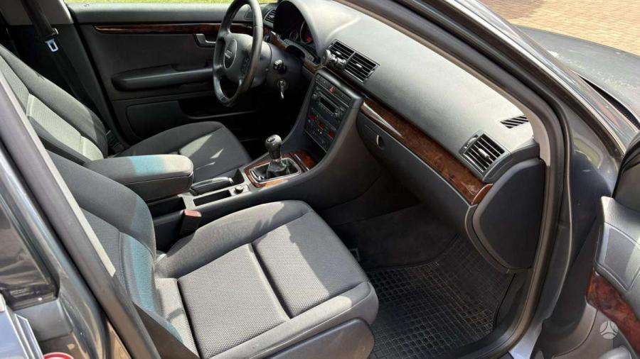 Pelēks Audi A4 2004 Kauņa, ar dzinēja tilpumu 1.90 L un nobraukumu 393 tūkst. km par 1200 €, foto 9 vietnē AUTOMOTO.COM.LV