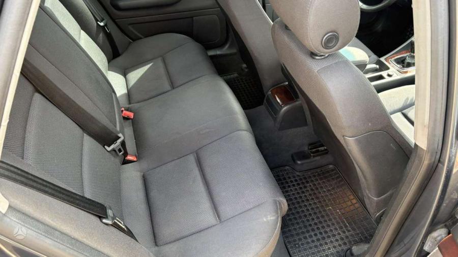 Pelēks Audi A4 2004 Kauņa, ar dzinēja tilpumu 1.90 L un nobraukumu 393 tūkst. km par 1200 €, foto 10 vietnē AUTOMOTO.COM.LV