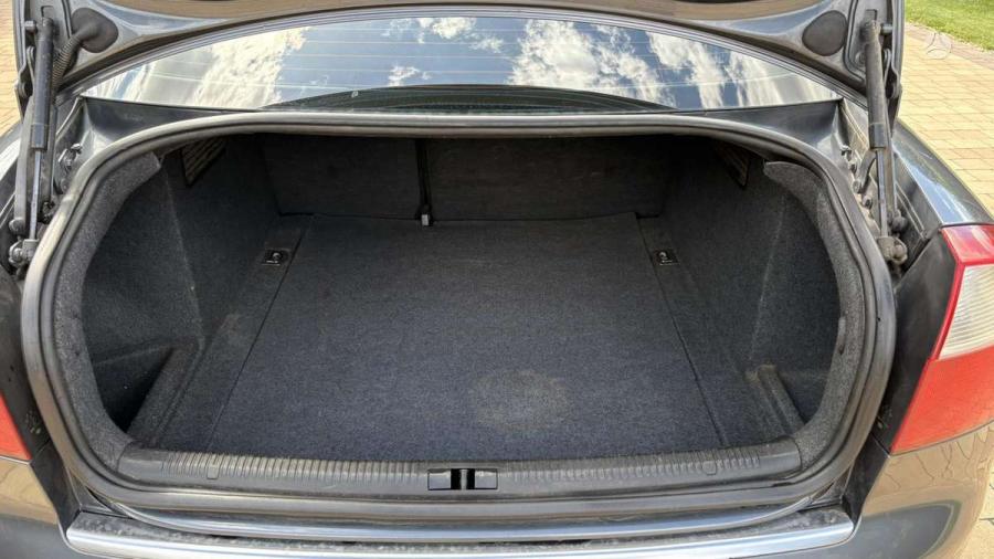 Pelēks Audi A4 2004 Kauņa, ar dzinēja tilpumu 1.90 L un nobraukumu 393 tūkst. km par 1200 €, foto 11 vietnē AUTOMOTO.COM.LV