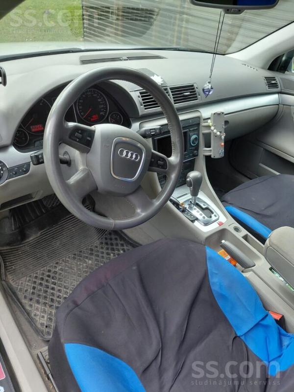 Серый Ауди А4 2004 в Рига, объемом двигателя 2.50 л и пробегом 300 тыс. км за 2200 €, фото 5 на AUTOMOTO.COM.LV