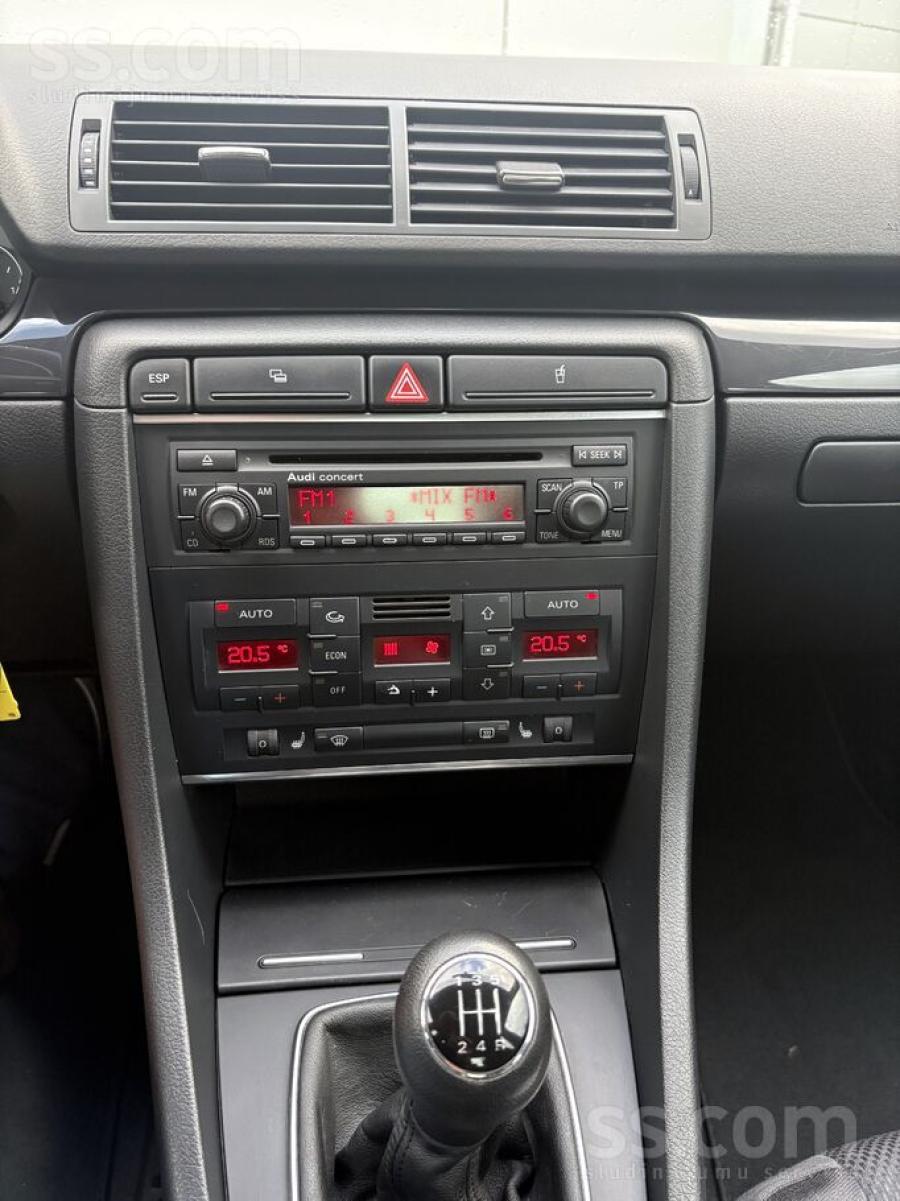 Pelēks Audi A4 2004 Rīga, ar dzinēja tilpumu 2.00 L un nobraukumu 243 tūkst. km par 2750 €, foto 12 vietnē AUTOMOTO.COM.LV