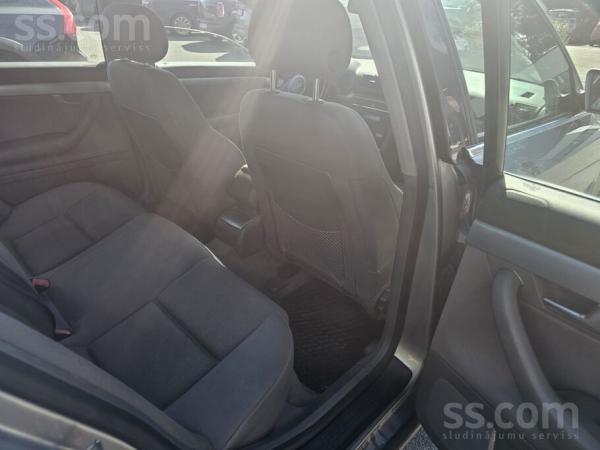 Audi A4 2004 Rīga vietnē Pelēks Audi A4 2004 Rīga, ar dzinēja tilpumu 1.80 L un nobraukumu 266 tūkst. km par 2000 €, foto 7 vietnē AUTOMOTO.COM.LV