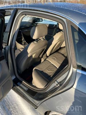 Grey Audi A4 2004 in Jelgava, with an engine capacity of 2.00 L and mileage of 438 thousand km for 2150 €, photo 9 on AUTOMOTO.COM.LV