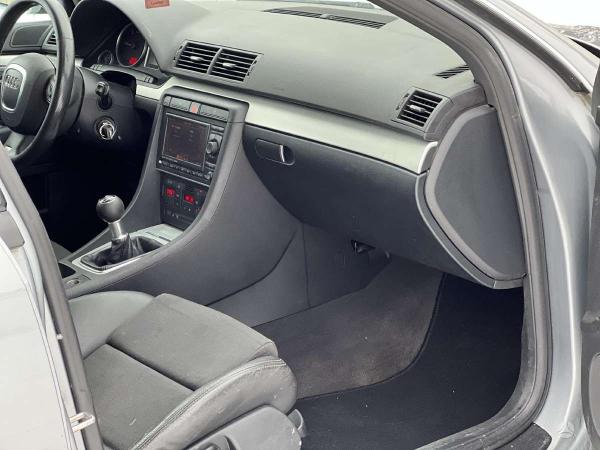 Grey Audi A4 2005 in Vilnius, with an engine capacity of 1.97 L and mileage of 313 thousand km for 2350 €, photo 10 on AUTOMOTO.COM.LV