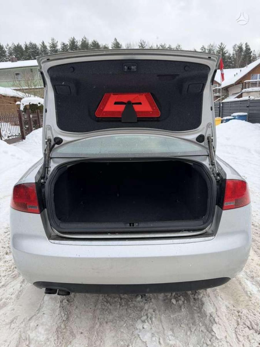 Grey Audi A4 2005 in Vilnius, with an engine capacity of 1.97 L and mileage of 283 thousand km for 1850 €, photo 12 on AUTOMOTO.COM.LV