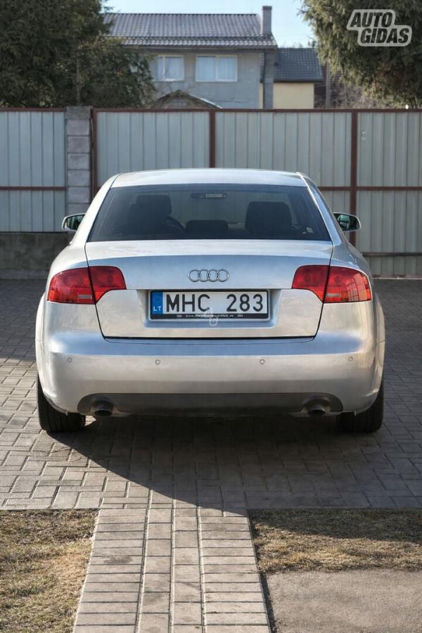 Grey Audi A4 2005 in Vilnius, with an engine capacity of 3.00 L and mileage of 301 thousand km for 3000 €, photo 1 on AUTOMOTO.COM.LV