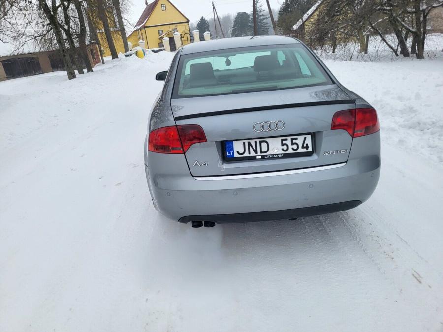Pelēks Audi A4 2005 Ariogala, ar dzinēja tilpumu 2.00 L un nobraukumu 342 tūkst. km par 1850 €, foto 4 vietnē AUTOMOTO.COM.LV