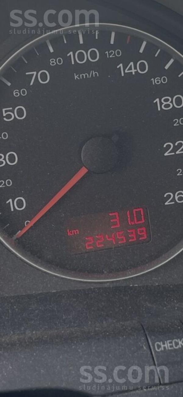 Grey Audi A4 2005 in Riga, with an engine capacity of 2.00 L and mileage of 225 thousand km for 2200 €, photo 5 on AUTOMOTO.COM.LV