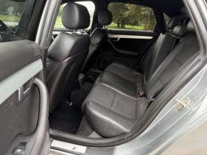 Grey Audi A4 2005 in Kaunas, with an engine capacity of 1.97 L and mileage of 324 thousand km for 2750 €, photo 12 on AUTOMOTO.COM.LV