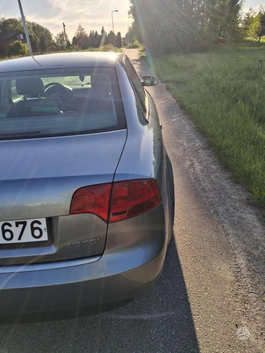 Pelēks Audi A4 2005 Kaišiadorys, ar dzinēja tilpumu 1.90 L un nobraukumu 233 tūkst. km par 1100 €, foto 1 vietnē AUTOMOTO.COM.LV