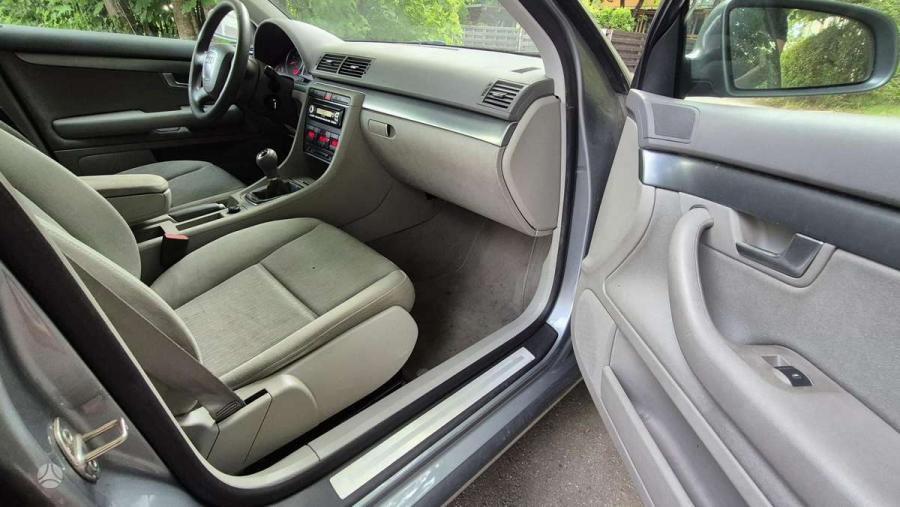 Pelēks Audi A4 2006 Viļņa, ar dzinēja tilpumu 1.98 L un nobraukumu 230 tūkst. km par 1800 €, foto 14 vietnē AUTOMOTO.COM.LV