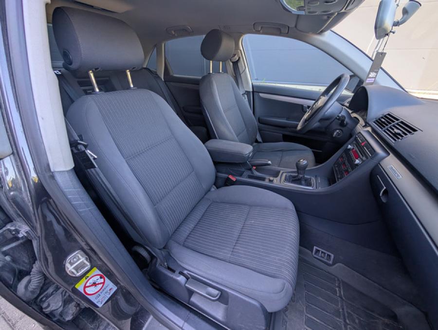 Grey Audi A4 2006 in Tallinn, with an engine capacity of 3.00 L and mileage of 397 thousand km for 2500 €, photo 8 on AUTOMOTO.COM.LV