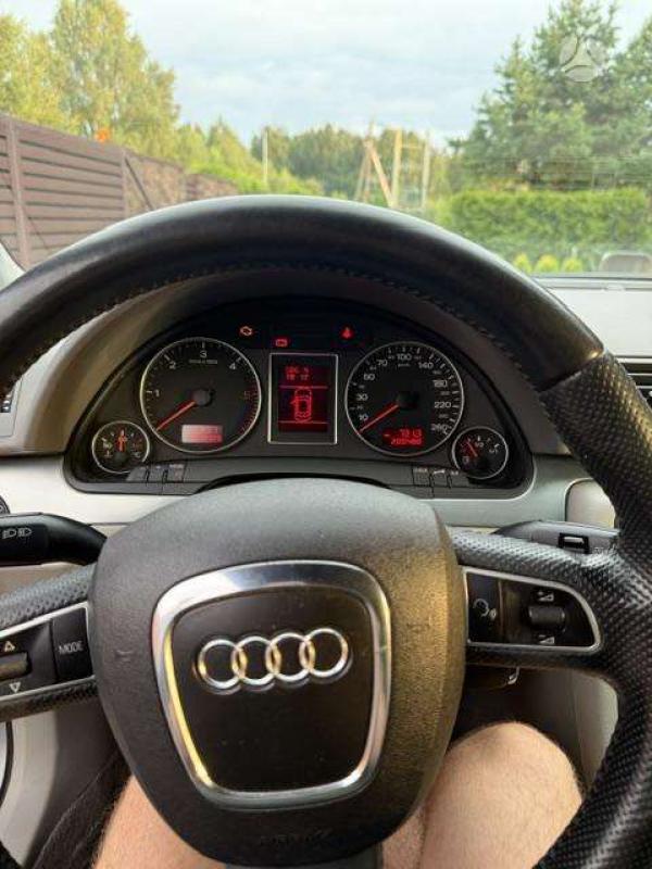 Pelēks Audi A4 2006 Viļņa, ar dzinēja tilpumu 1.97 L un nobraukumu 200 tūkst. km par 3300 €, foto 9 vietnē AUTOMOTO.COM.LV