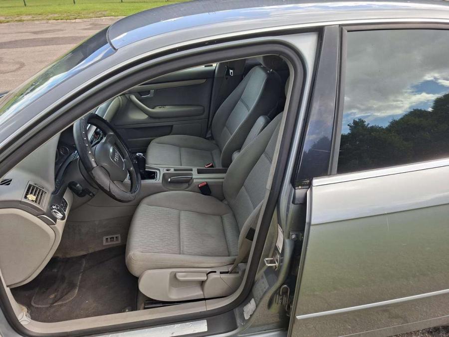 Pelēks Audi A4 2006 Šauļi, ar dzinēja tilpumu 1.97 L un nobraukumu 370 tūkst. km par 1800 €, foto 6 vietnē AUTOMOTO.COM.LV
