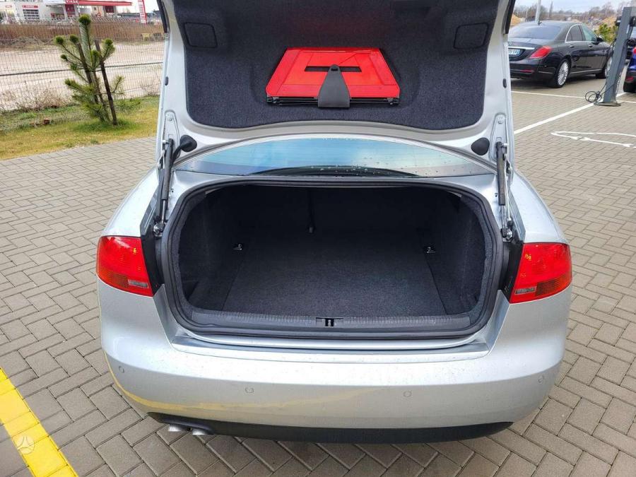 Pelēks Audi A4 2007 Tauragė, ar dzinēja tilpumu 1.97 L un nobraukumu 261 tūkst. km par 3300 €, foto 17 vietnē AUTOMOTO.COM.LV