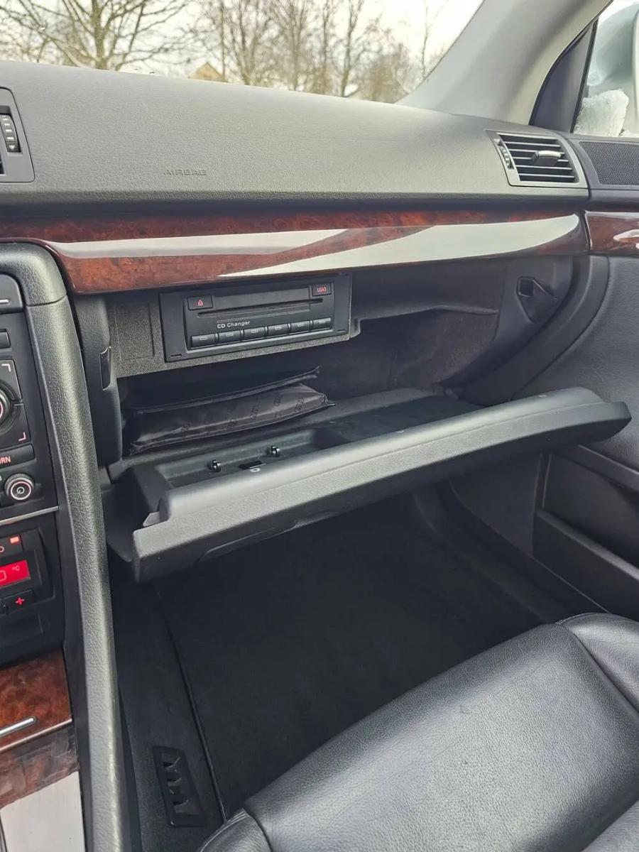 Grey Audi A4 2007 in Ventspils, with an engine capacity of 2.70 L and mileage of 267 thousand km for 3150 €, photo 20 on AUTOMOTO.COM.LV