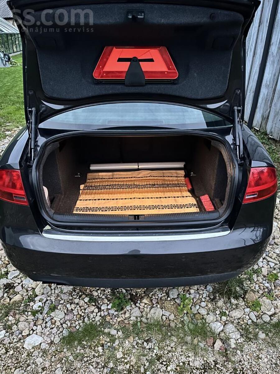Pelēks Audi A4 2007 Cēsis, ar dzinēja tilpumu 1.90 L un nobraukumu 406 tūkst. km par 3300 €, foto 7 vietnē AUTOMOTO.COM.LV
