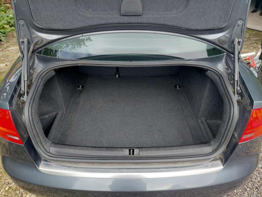 Pelēks Audi A4 2007 Kauņa, ar dzinēja tilpumu 1.97 L un nobraukumu 310 tūkst. km par 2500 €, foto 10 vietnē AUTOMOTO.COM.LV