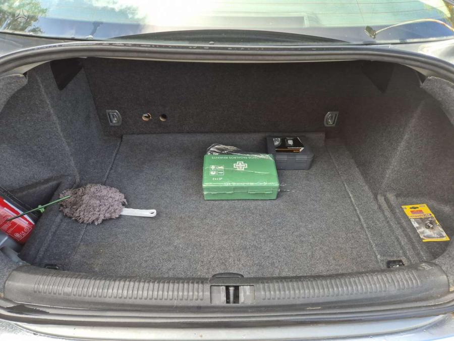 Grey Audi A4 2007 in Vilnius, with an engine capacity of 2.70 L and mileage of 400 thousand km for 1900 €, photo 18 on AUTOMOTO.COM.LV