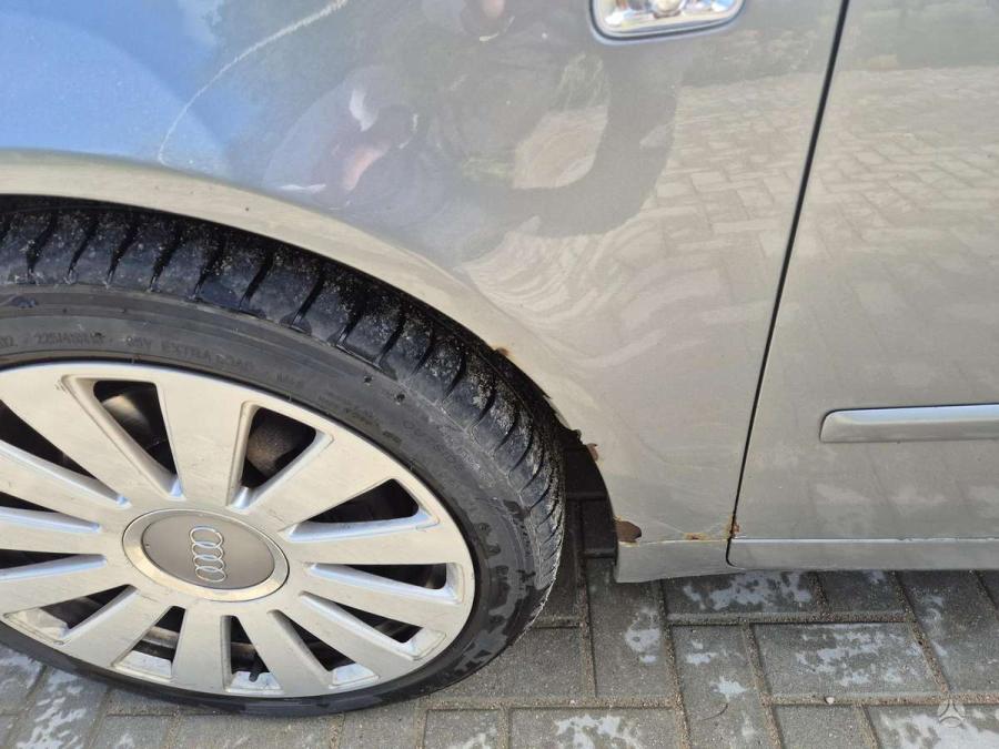 Grey Audi A4 2007 in Vilnius, with an engine capacity of 2.70 L and mileage of 400 thousand km for 1900 €, photo 21 on AUTOMOTO.COM.LV