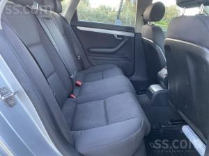Grey Audi A4 2007 in Riga, with an engine capacity of 1.90 L and mileage of 296 thousand km for 2950 €, photo 19 on AUTOMOTO.COM.LV
