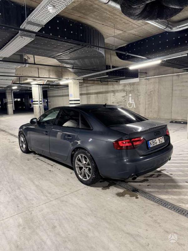 Pelēks Audi A4 2008 Panevēža, ar dzinēja tilpumu 2.70 L un nobraukumu 392 tūkst. km par 5000 €, foto 4 vietnē AUTOMOTO.COM.LV