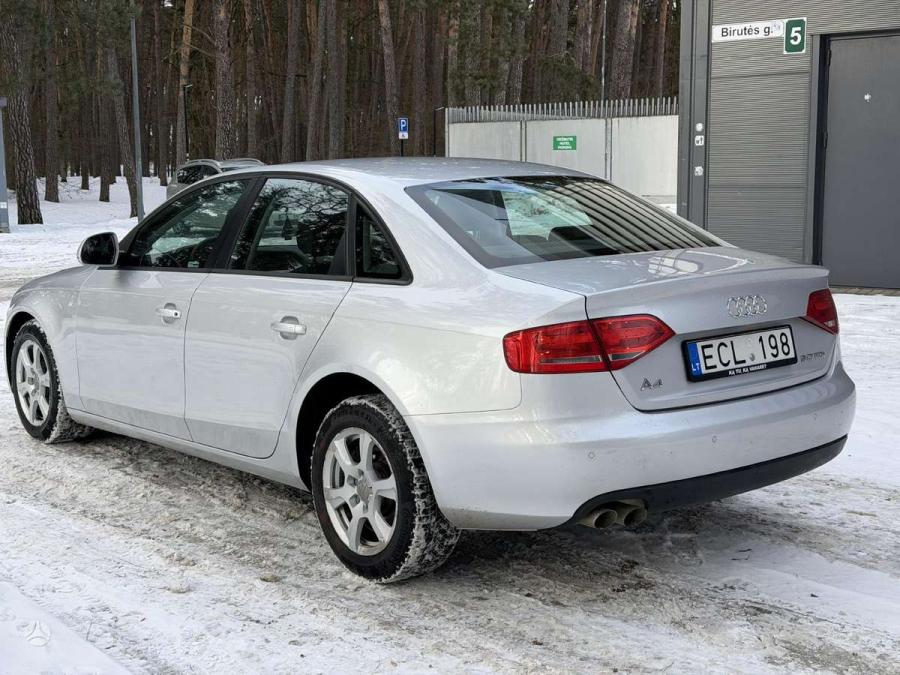 Pelēks Audi A4 2008 Alīta, ar dzinēja tilpumu 1.97 L un nobraukumu 344 tūkst. km par 4650 €, foto 5 vietnē AUTOMOTO.COM.LV