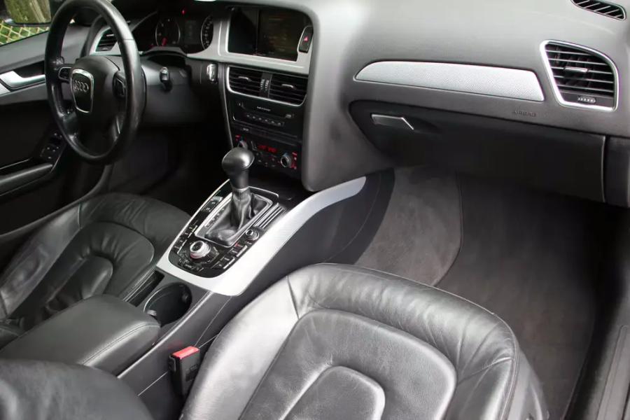 Pelēks Audi A4 2008 Mārupe, ar dzinēja tilpumu 2.70 L un nobraukumu 380 tūkst. km par 4150 €, foto 14 vietnē AUTOMOTO.COM.LV