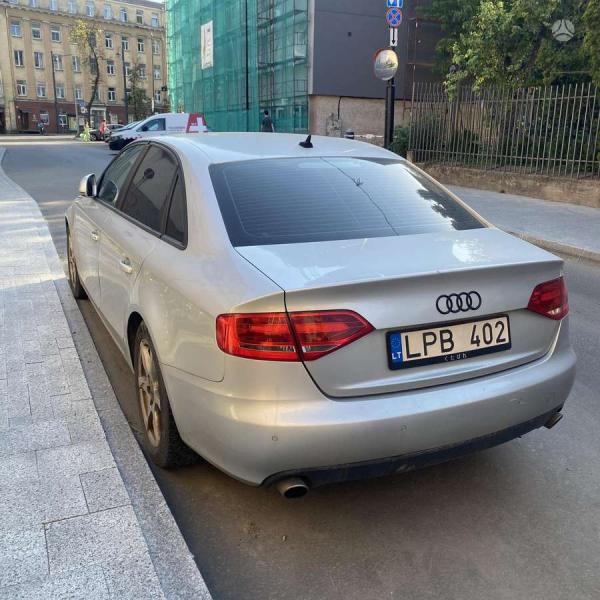 Pelēks Audi A4 2008 Viļņa, ar dzinēja tilpumu 2.70 L un nobraukumu 353 tūkst. km par 1400 €, foto 2 vietnē AUTOMOTO.COM.LV