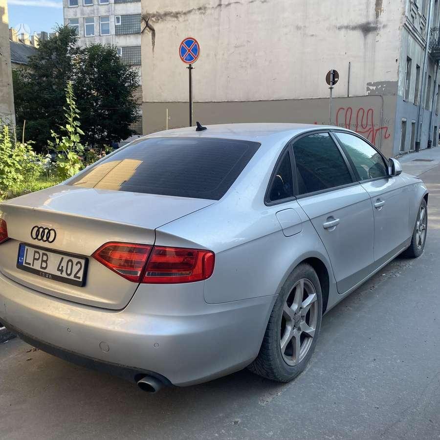 Серый Ауди А4 2008 в Вильнюс, объемом двигателя 2.70 л и пробегом 353 тыс. км за 1400 €, фото 4 на AUTOMOTO.COM.LV