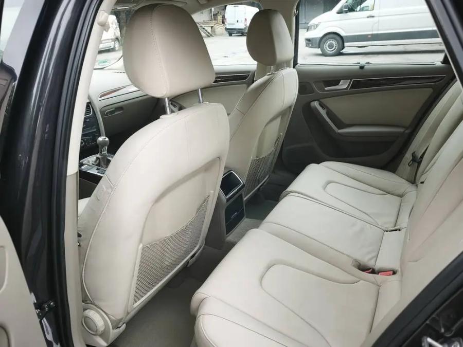Pelēks Audi A4 2008 Cēsis, ar dzinēja tilpumu 2.00 L un nobraukumu 181 tūkst. km par 5950 €, foto 12 vietnē AUTOMOTO.COM.LV