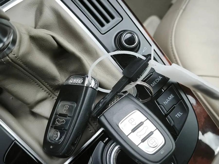 Pelēks Audi A4 2008 Cēsis, ar dzinēja tilpumu 2.00 L un nobraukumu 181 tūkst. km par 5950 €, foto 31 vietnē AUTOMOTO.COM.LV