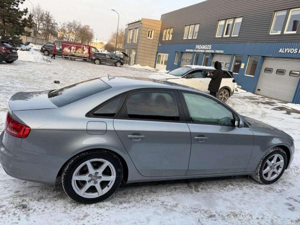 Pelēks Audi A4 2009 Kauņa, ar dzinēja tilpumu 1.98 L un nobraukumu 259 tūkst. km par 4000 €, foto 9 vietnē AUTOMOTO.COM.LV