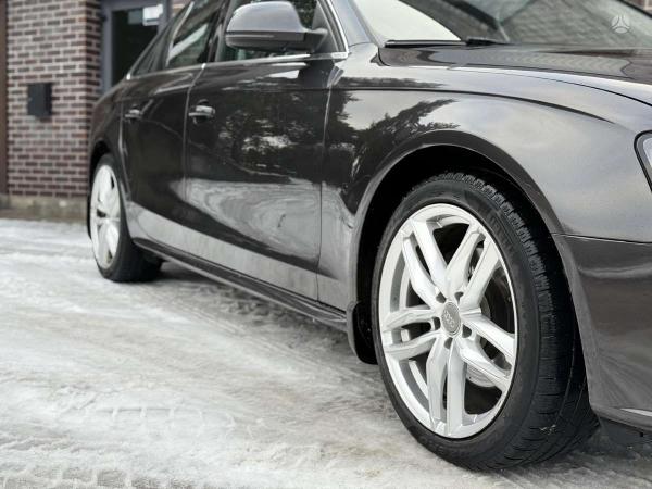 Grey Audi A4 2010 in Vilnius, with an engine capacity of 2.00 L and mileage of 287 thousand km for 5000 €, photo 9 on AUTOMOTO.COM.LV