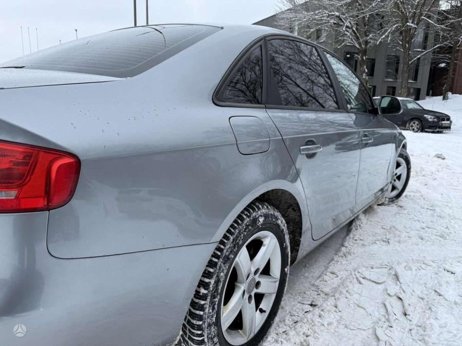Grey Audi A4 2010 in Vilnius, with an engine capacity of 2.00 L and mileage of 228 thousand km for 4000 €, photo 5 on AUTOMOTO.COM.LV