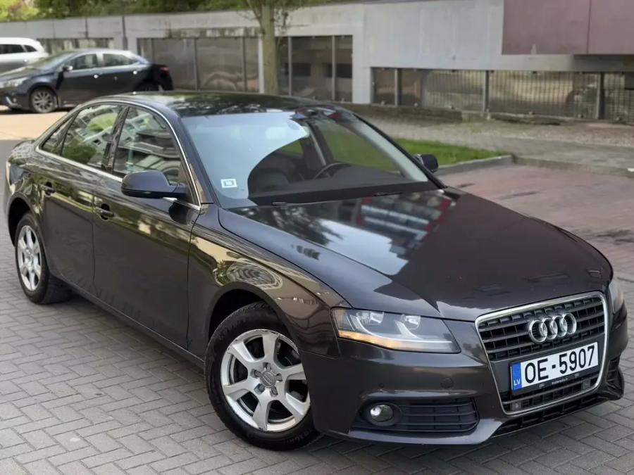 Pelēks Audi A4 2010 Rīga, ar dzinēja tilpumu 2.00 L un nobraukumu 316 tūkst. km par 5390 €, foto 1 vietnē AUTOMOTO.COM.LV