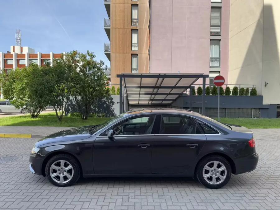 Pelēks Audi A4 2010 Rīga, ar dzinēja tilpumu 2.00 L un nobraukumu 316 tūkst. km par 5390 €, foto 3 vietnē AUTOMOTO.COM.LV