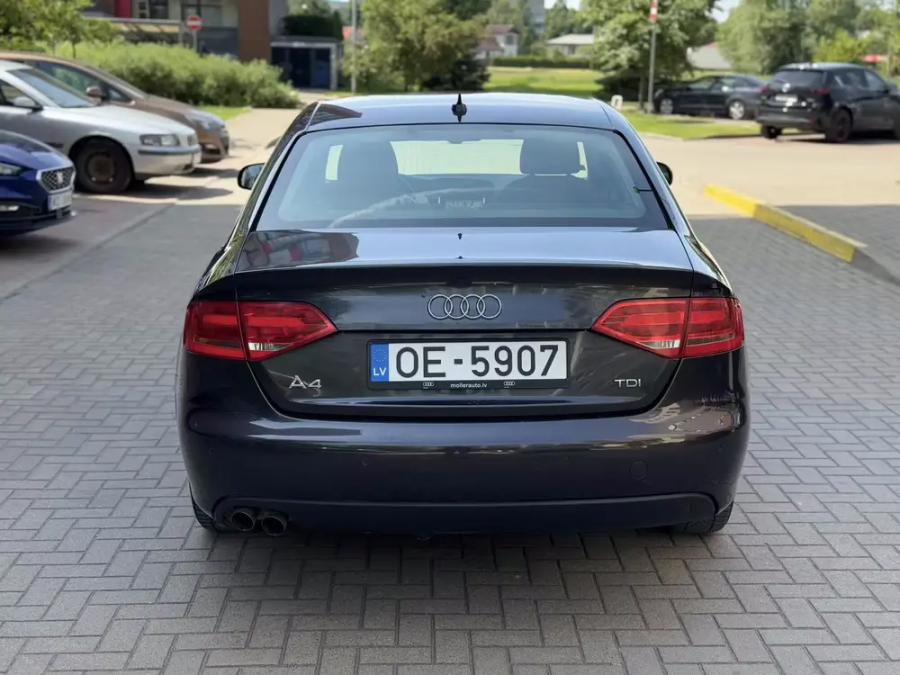 Pelēks Audi A4 2010 Rīga, ar dzinēja tilpumu 2.00 L un nobraukumu 316 tūkst. km par 5390 €, foto 7 vietnē AUTOMOTO.COM.LV