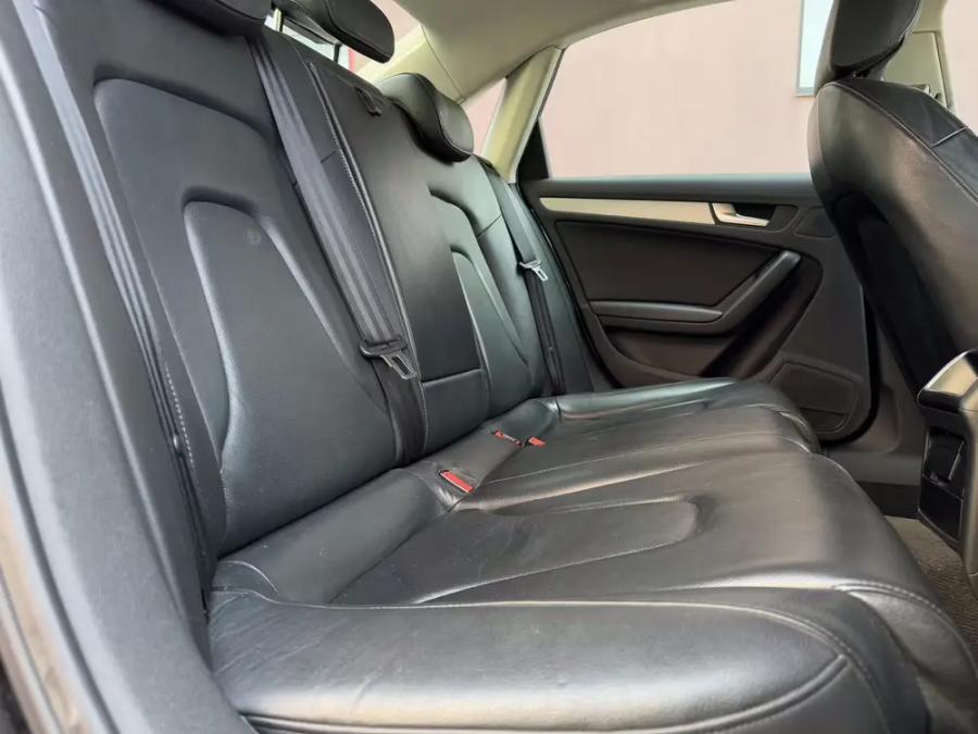 Pelēks Audi A4 2010 Rīga, ar dzinēja tilpumu 2.00 L un nobraukumu 316 tūkst. km par 5390 €, foto 13 vietnē AUTOMOTO.COM.LV