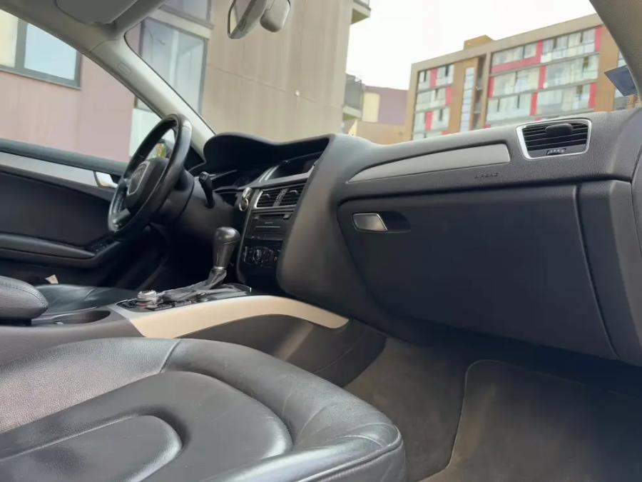 Pelēks Audi A4 2010 Rīga, ar dzinēja tilpumu 2.00 L un nobraukumu 316 tūkst. km par 5390 €, foto 14 vietnē AUTOMOTO.COM.LV