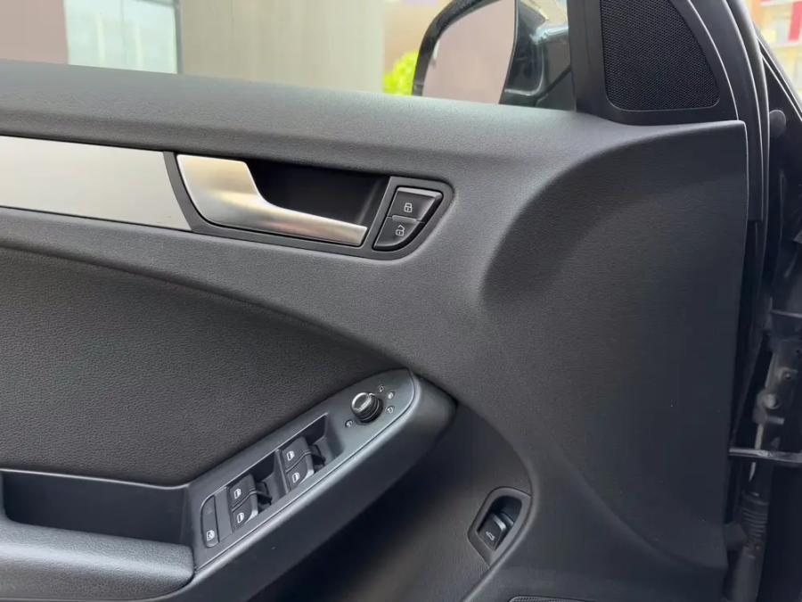 Pelēks Audi A4 2010 Rīga, ar dzinēja tilpumu 2.00 L un nobraukumu 316 tūkst. km par 5390 €, foto 30 vietnē AUTOMOTO.COM.LV