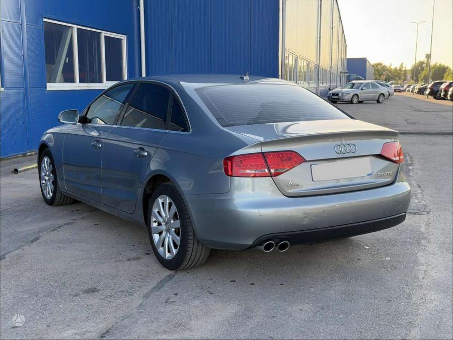 Grey Audi A4 2010 in Taurage, with an engine capacity of 1.97 L and mileage of 310 thousand km for 5500 €, photo 4 on AUTOMOTO.COM.LV