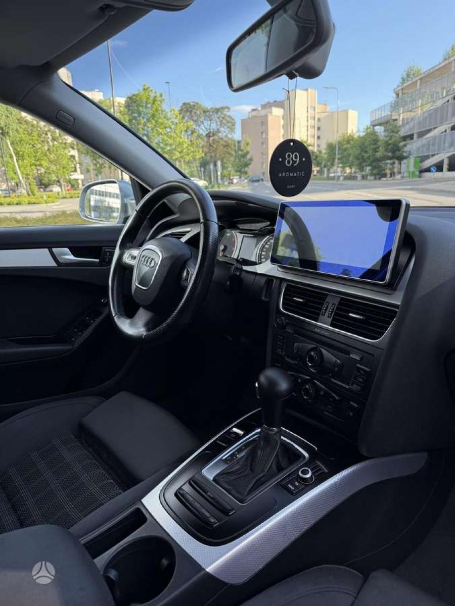 Grey Audi A4 2010 in Vilnius, with an engine capacity of 3.00 L and mileage of 299 thousand km for 4400 €, photo 11 on AUTOMOTO.COM.LV