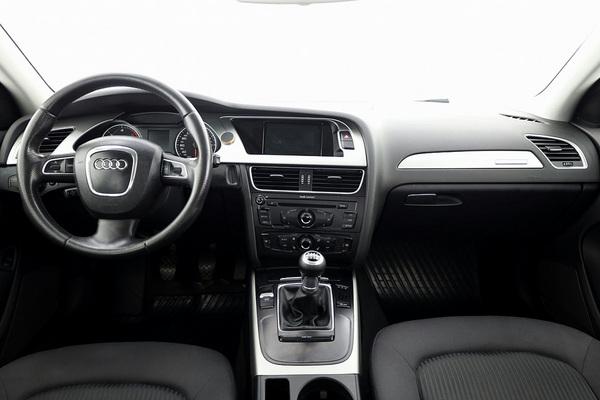 Pelēks Audi A4 2010 Tallina, ar dzinēja tilpumu 2.00 L un nobraukumu 339 tūkst. km par 3999 €, foto 5 vietnē AUTOMOTO.COM.LV