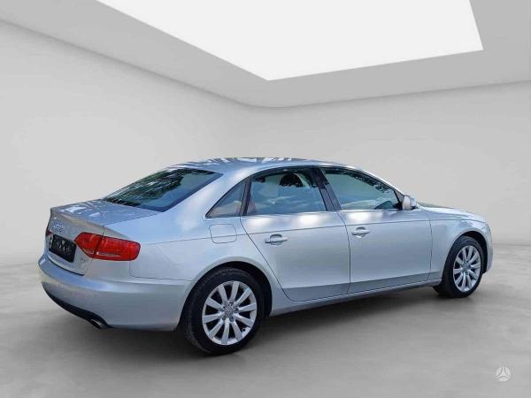 Grey Audi A4 2010 in Vilnius, with an engine capacity of 3.00 L and mileage of 295 thousand km for 7190 €, photo 5 on AUTOMOTO.COM.LV